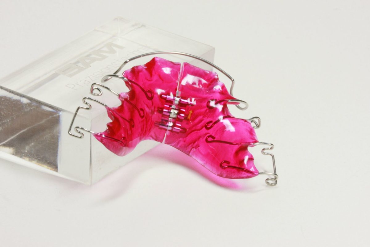 Schienen, KFO- und FKO-Geräte | Dentallabor Horn